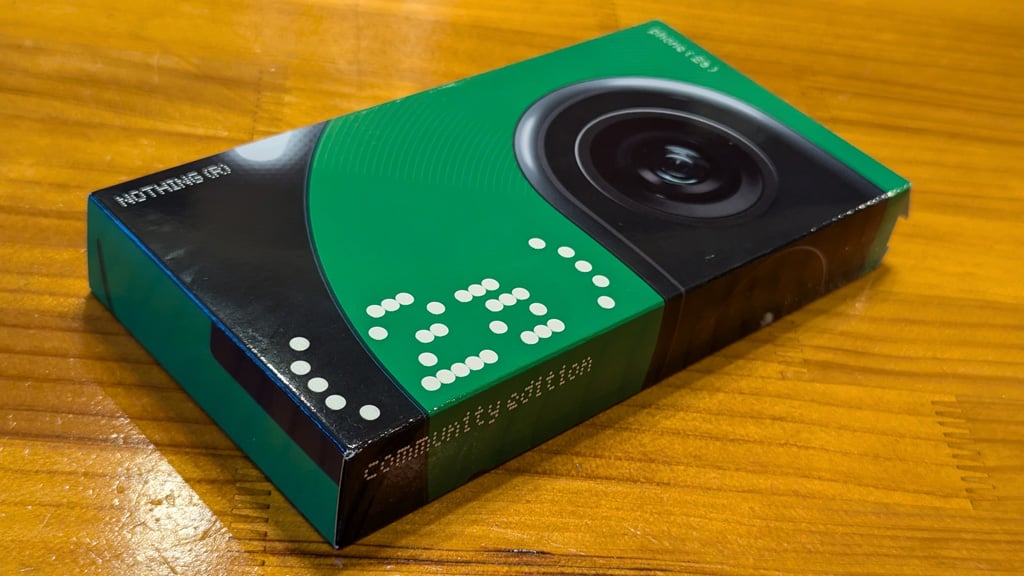 暗闇で背面が光る「Nothing Phone (2a) Community Edition 暗闇で背面が光る「Nothing Phone (2a) Community Edition