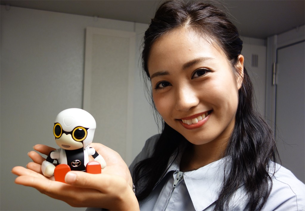 【CEATEC2016】トヨタの手のひらサイズのコミュニケーションロボット『KIROBO mini』が3万9800円で発売決定 ｜ ガジェット ...