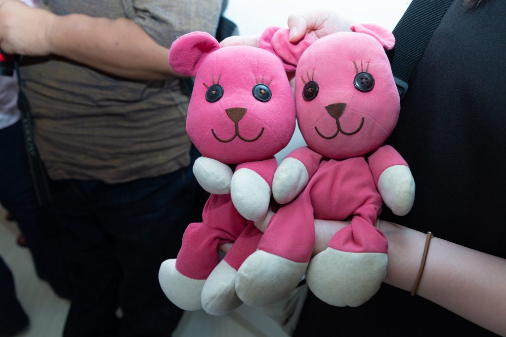 みんな“ポスペのモモ”のこと覚えてる？！ モモがいっぱいの展示『POSTPOP展』が中目黒で開催中！ ｜ ガジェット通信 GetNews