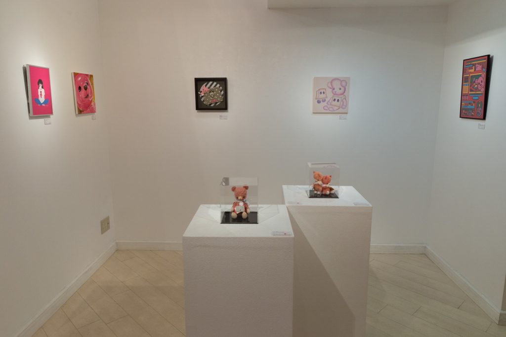 みんな“ポスペのモモ”のこと覚えてる？！ モモがいっぱいの展示『POSTPOP展』が中目黒で開催中！ ｜ ガジェット通信 GetNews